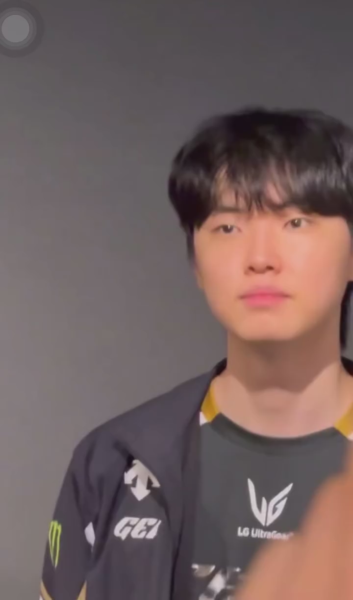 GEN輸給HLE後 Chovy明顯眼眶漸紅忍住不哭